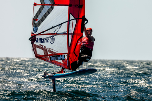 Windfoiler Luuc van Opzeeland met kans op goud in IQFoil op Trofeo ...